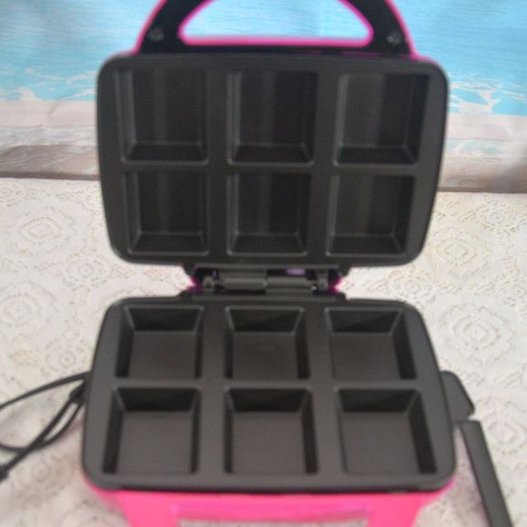 Cook's Essentials | Kitchen | Cooks Essentialsbrownie Maker In Fuschia ...
